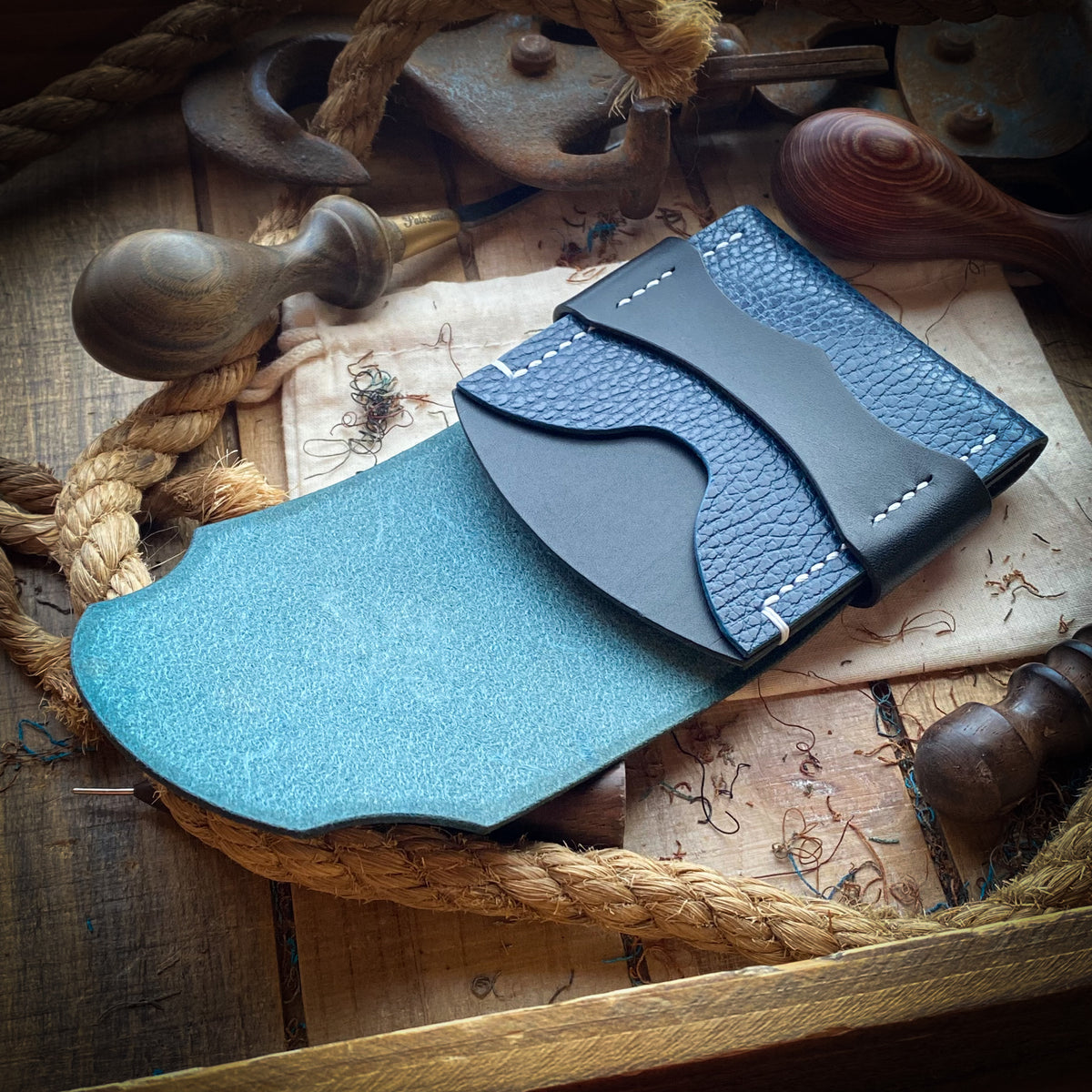 Luxe Minimalist Wallet - Blue Dollaro and Black – Willow Craft Goods