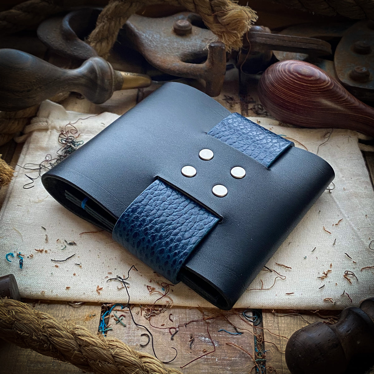 Luxe Minimalist Wallet - Black and Blue Dollaro – Willow Craft Goods